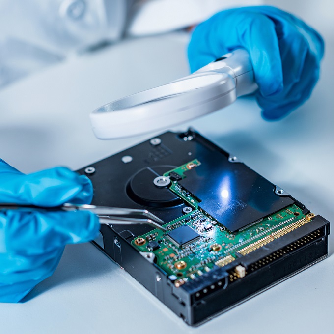Wat is een Cleanroom en Waarom is het Belangrijk bij Data Recovery? | Data Recovery Nederland