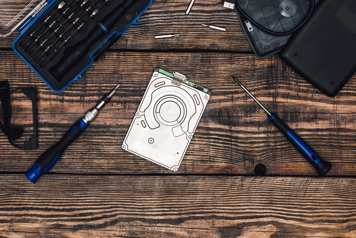 Van Pakket tot Diagnose: Wat er Gebeurt met Jouw Harde Schijf bij Data ...